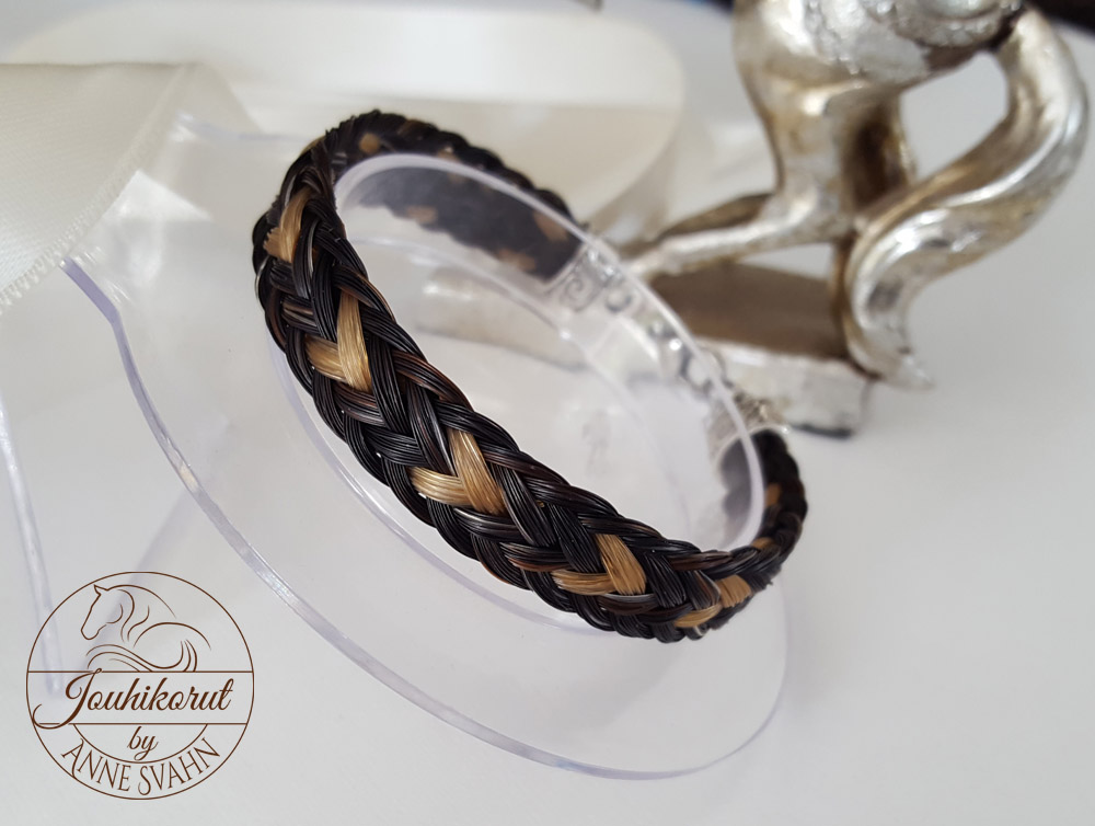 Rannekoru litteällä sydänpunoksella - Jouhikorut